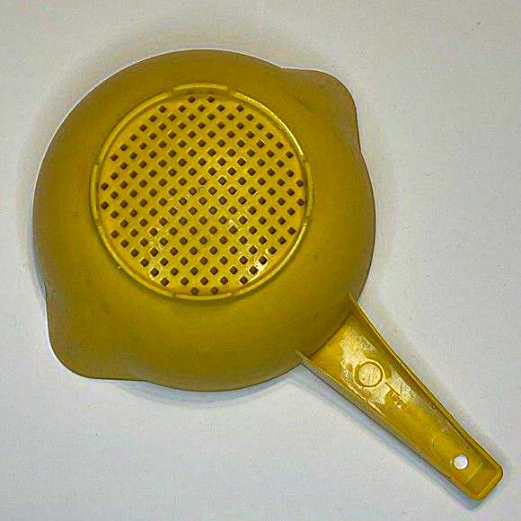 Tupperware | Kitchen | Tupperware Quart Yellow Colander Pasta Strainer ...